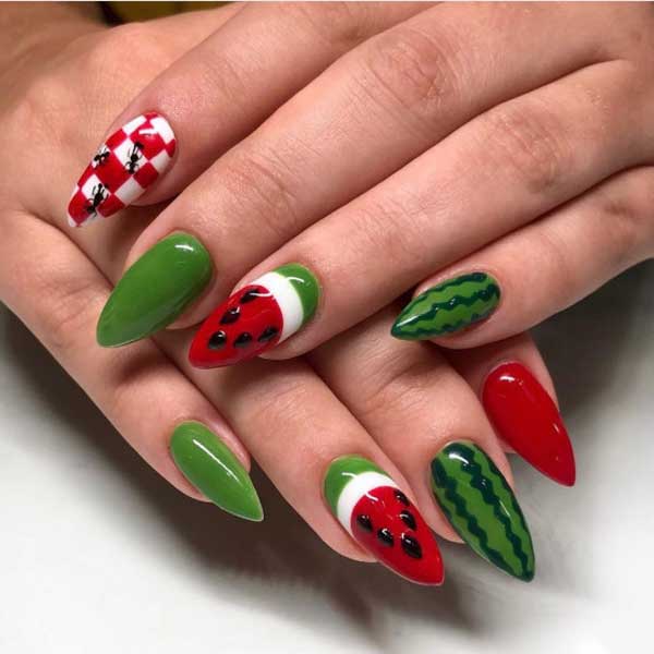 طراحی ناخن شب یلدا ساده و شیک با طرح هندوانه