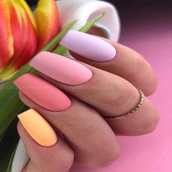 طراحی ناخن پاستیلی شیک و خاص برای بهار 1402